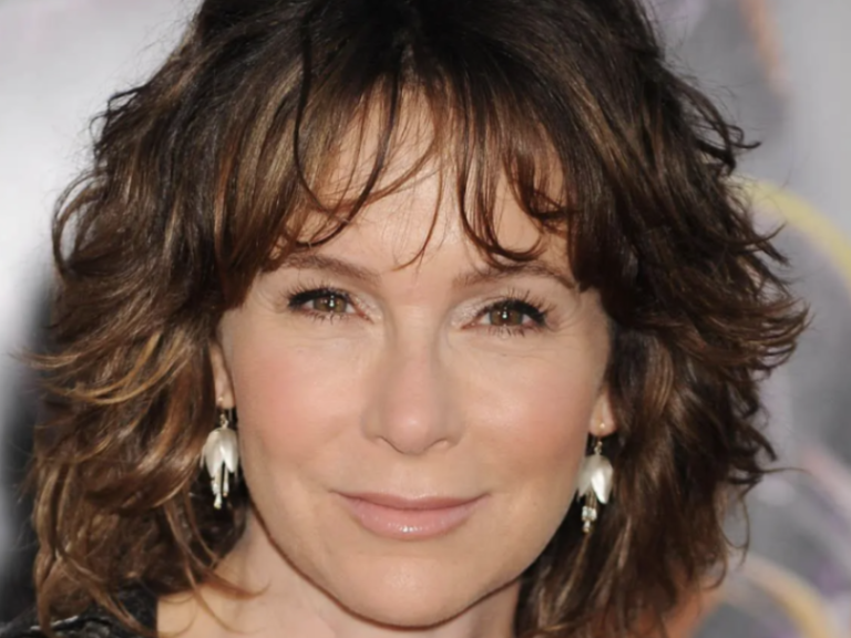 How Look And Where is Dirty Dancing Star Jennifer Grey Now – Vibes Corner